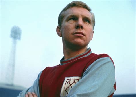 THE GRANDMA'S LOGBOOK ---: BOBBY MOORE, THE LEGEND OF WEST HAM UNITED FC