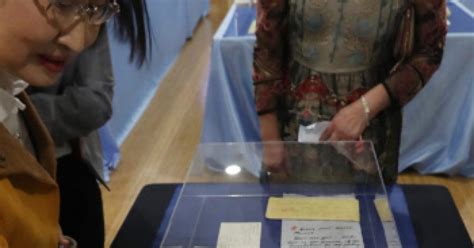 미당이 붓으로 쓴 영문편지 첫 공개