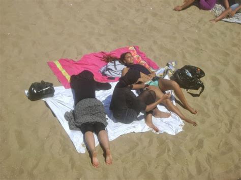 بهمنکده Bahmankadeh زنان باحجاب در سواحل لختی ها