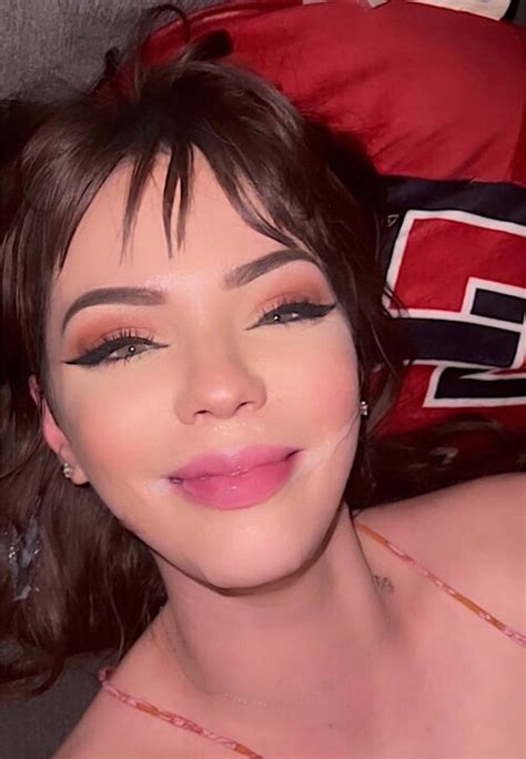 Sabrina Nellie Pagando Boquete E Tomando Esporrada Na Boquinha Cnn Amador