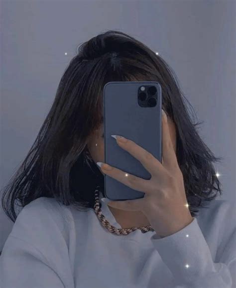 عکس دختر با گوشی برای پروفایل