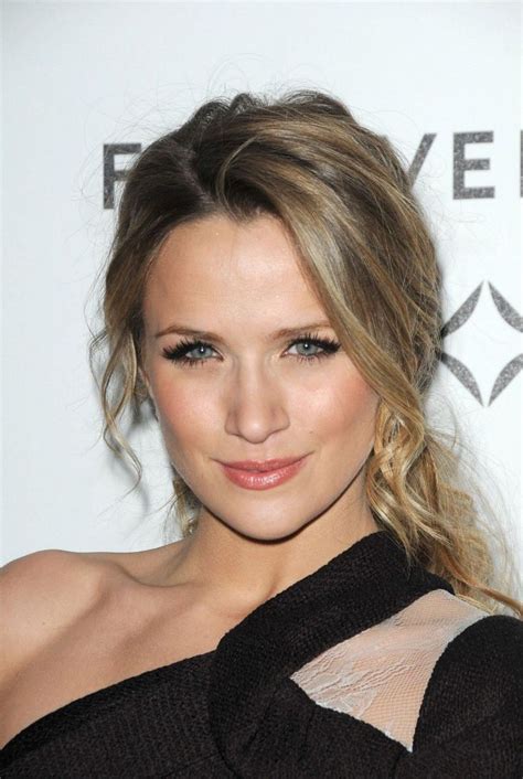 Shantel Vansanten Wallpaper