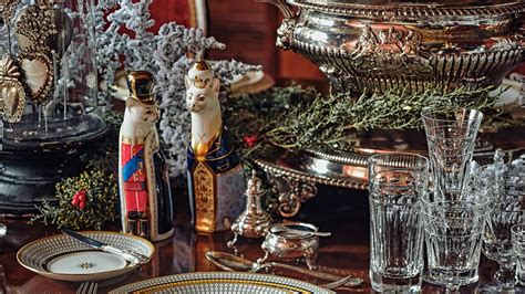 ბროლისა და მინის ჭიქები ლურჯისა და თეთრის კომბინაცია როგორ გავაწყოთ 2023 წლის საახალწლო