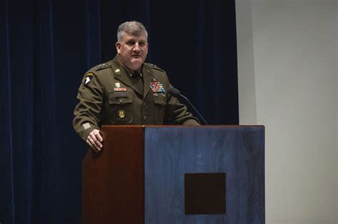Amcom Commander Addresses Redstone Arsenal Cgsoc Graduates Article The United States Army