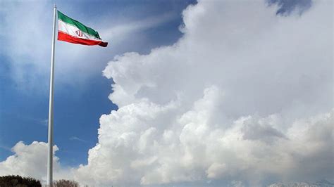 اهتزاز پرچم ایران در روز جمهوری اسلامی با حضور سفرای کشور‌های خارجی