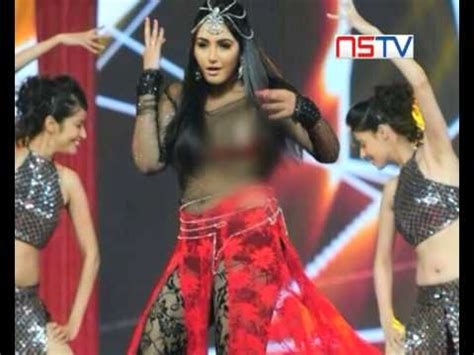 Ragini Dwivedi S Wardrobe Malfunction Pictures Leaked YouTube