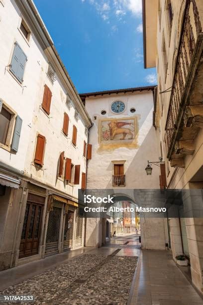 스필림베르고 타운의 중세 타워 프리울리 베네치아 줄리아 이탈리아 포르데노네에 대한 스톡 사진 및 기타 이미지 포르데노네 구도시 0명 Istock