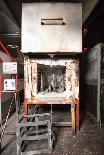 금속 부품을 경화 산업용 전기로 열린 문을 가진 철 경화로 0명에 대한 스톡 사진 및 기타 이미지 0명 가마 건축물 특징 강철 Istock