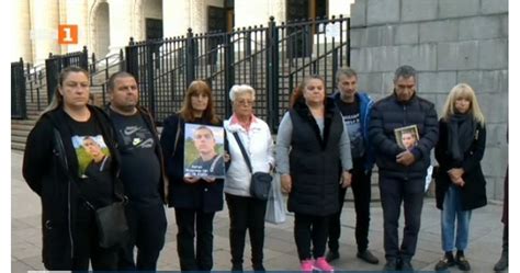 Почернени семейства на деца убити на пътя излязоха на протест в София