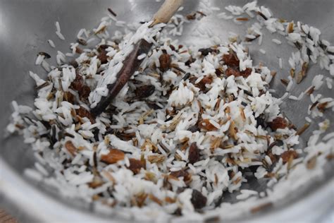 Riz Basmati Et Riz Sauvage Aux Pois Chiches Et Raisins Secs Yotam Ottolenghi