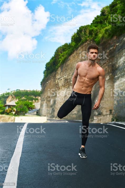 피트 니스 남자 몸 야외를 실행 하기 전에 운동 스트레칭 스포츠 운동 개념에 대한 스톡 사진 및 기타 이미지 개념 건강한