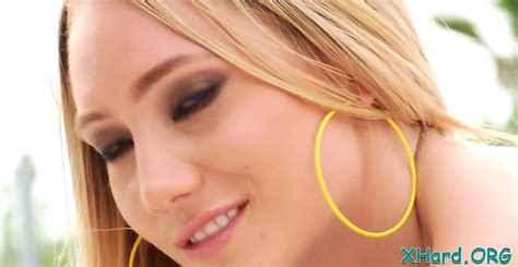 Wanton Slut Anikka Albrite Enjoys A Wet Session Eporner