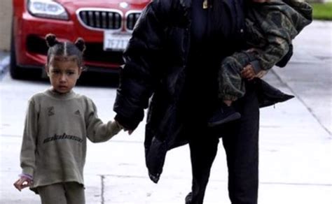 Ким Кардашьяны охин дүүгээ ад үздэг