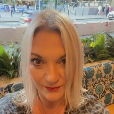 The Mirror On Twitter 3 Couple Filmed Having Sex Through Window As Bystanders Watch In