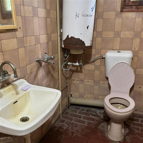 Домове на ужасите Десетки възрастни са държани при нечовешки условия в незаконни старчески