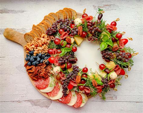42 Christmas Charcuterie Board Ideas For Your Holiday Party