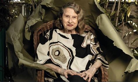 Aos 90 Anos Anna Bella Geiger Retorna à Escola De Artes Visuais Do