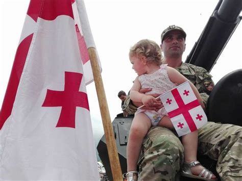 სამხედრო ტექნიკის გამოფენა ბათუმში [ფოტო] Batumelebi • 26 მაისი ბათუმი საქართველოს