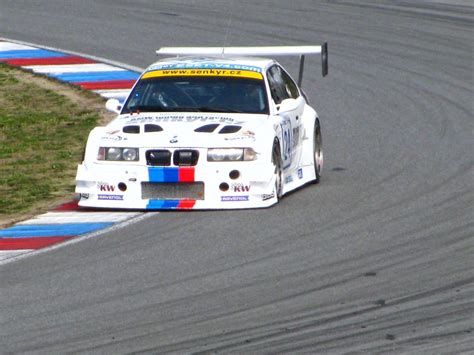 무료 이미지 선로 운전 속도 스포츠카 경쟁 움직이는 힘 경마장 Bmw 경마 대회 빠른 회로 브르노