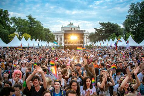 Стотици хиляди участваха в гей парад във Виена | Lentata