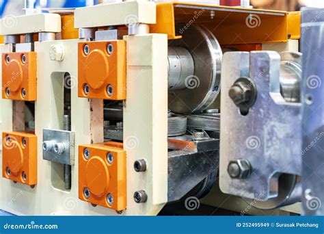 Automatic And Continuously Electric Terminal Crimping Machine For