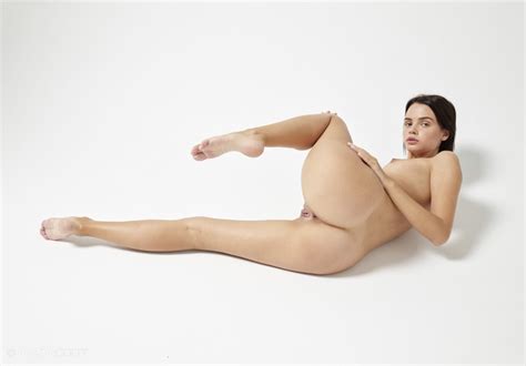 Ariel S Body Control Picture At Sensual Girls