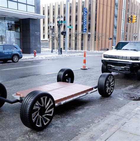 Luminar Unveils Iris Plus Lidar Sensor With 300 Meter Range The Verge