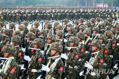 흔들리는 군부 힘 받는 무장세력…미얀마는 저강도 내전