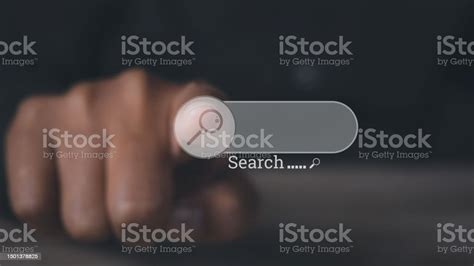 검색 엔진 최적화 Seo 네트워킹 인터넷 사용 기록 정보 검색 가리키기에 대한 스톡 사진 및 기타 이미지 가리키기 가상현실 개념 Istock