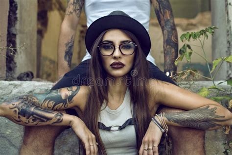 Fille Tatouée Photo Stock Image Du Alternative Bras 1466548