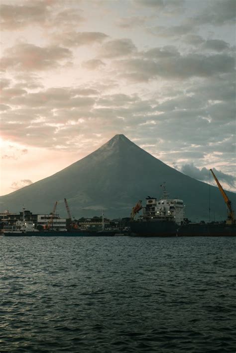 can an importer be penalized for providing incorrect port of unlading