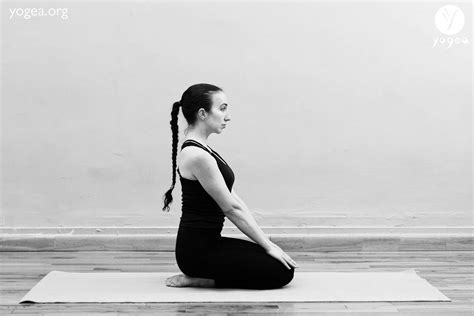 Virasana Kneeling Hero Pose Yogea Yoga Outside Of The Box Yoga
