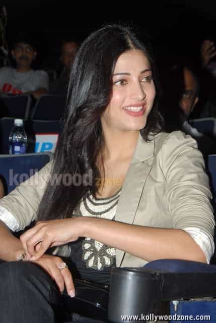 Shruti Hassan Latest Pictures 06 94257 Kollywood Zone