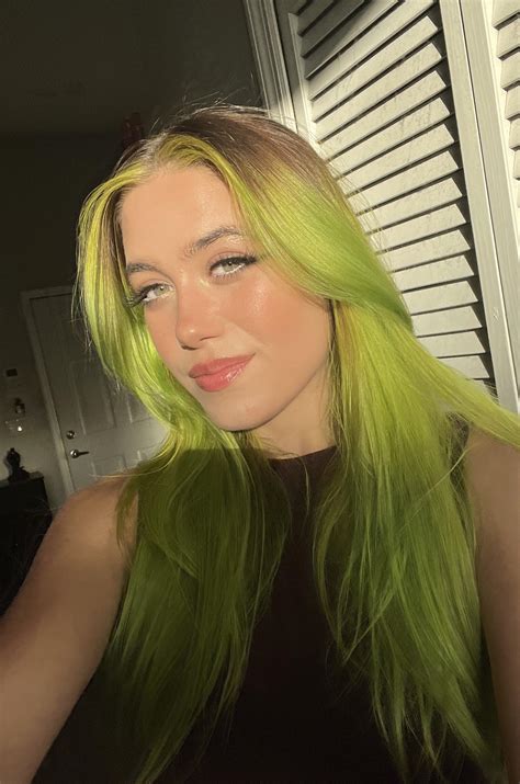 Hey Neighbor 😊 Hope You Like My New Hair 💚 R Sfwnextdoorgirls