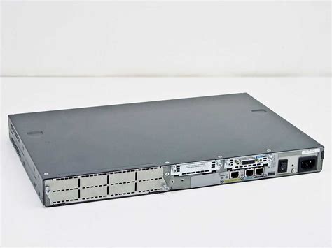Cisco Cisco2620 Networking Router 2600 Series Missing Faceplate 100 240v~