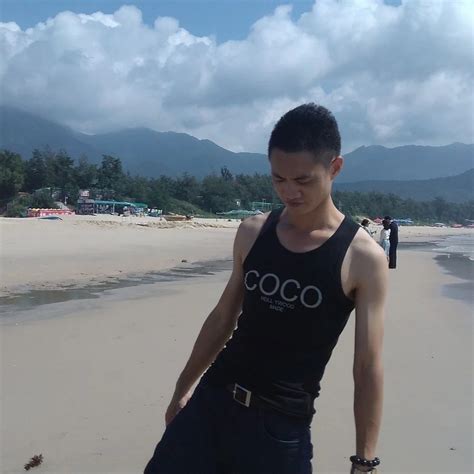 阳光开朗大男孩 十伢子 高音质在线试听 阳光开朗大男孩歌词 歌曲下载 酷狗音乐