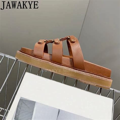 새로운 럭셔리 플랫 슬리퍼 여성 라운드 오픈 토 두꺼운 바닥 T 버클 로마 뮬 샌들 여름 캐주얼 비치 플랫 슈즈 여성 브랜드 AliExpress