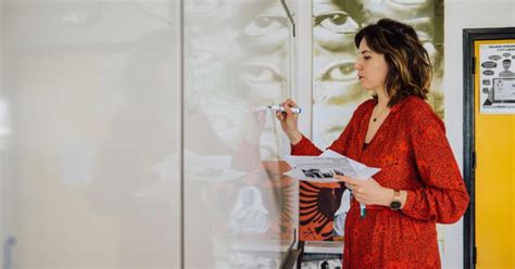 Le Choix De Lécole Sur Linkedin Prof Le Plus Beau Métier Du Monde