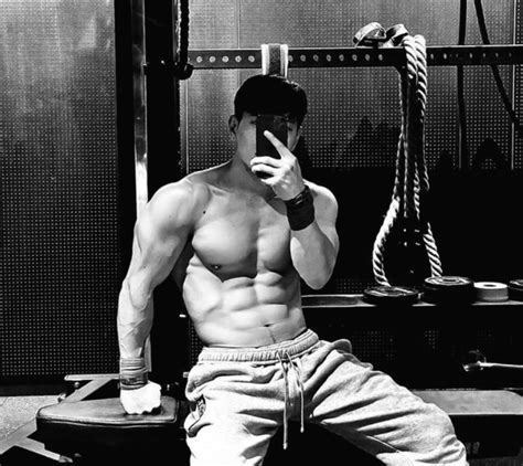 Đặc vụ 6 múi của Squid Game đời thực hóa ra có liên quan tới trai đẹp của Địa Ngục Độc Thân