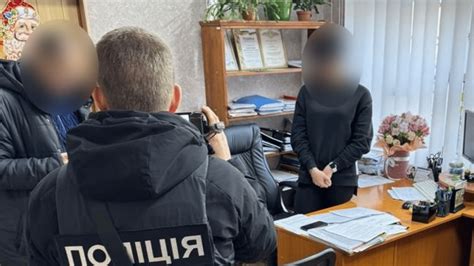 У Кривому Розі викрили посадовицю яка брала відкати за ремонтні роботи укриттів Читайте на