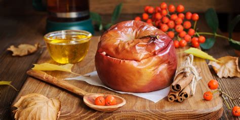 Запечённые яблоки с корицей — Лайфхакер