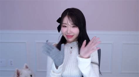 초승달 오랜만에 얼굴 공개 치지직 에펨코리아