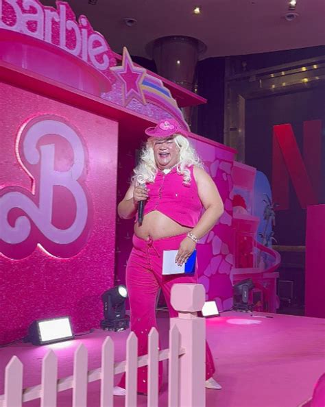 แต่งตัวบาร์บี้ รวมดาราคนดังในลุค Barbie Gir Lแฟชั่นมาแรง