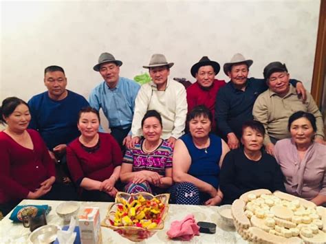 Бид нэг гэр бүлийнхэн