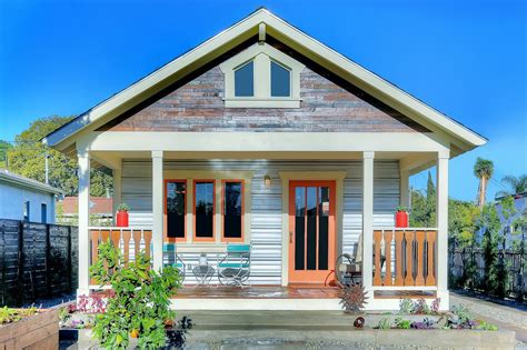 บ้านชั้นเดียวรูปทรงคอทเทจ ออกแบบดูอบอุ่นเรียบง่าย ในงบประมาณไม่เกินล้าน