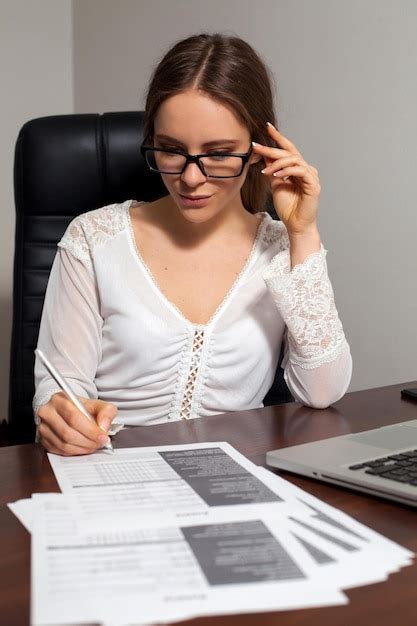 Premium Photo Attractive Woman Boss Is Taking Notes For Bussiness Documents