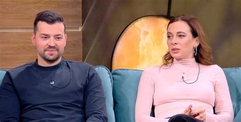 Звяр на сцената котенце у дома Весела Бабинова диктува графика на Владо Зомбори Ko4 Bg