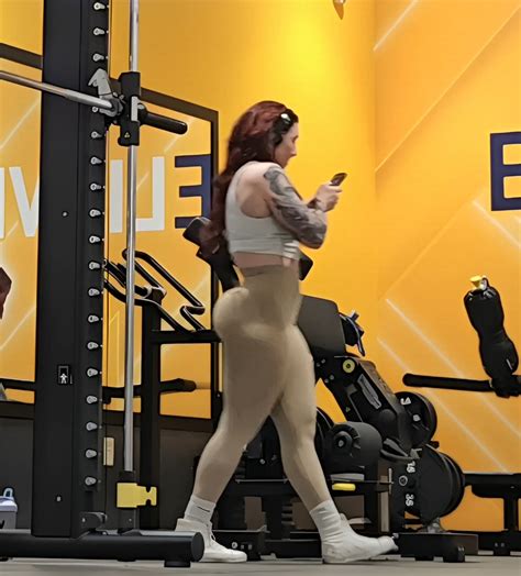 Pawg In The Gym Puts On A Show For Me Oc Spandex Leggings Yoga Pants Forum