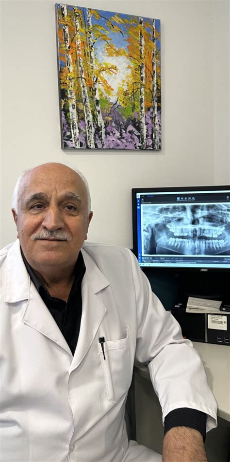 Проф Емил Сарачев Зъболекар Стоматолог Лицево челюстен хирург Пловдив Супердок