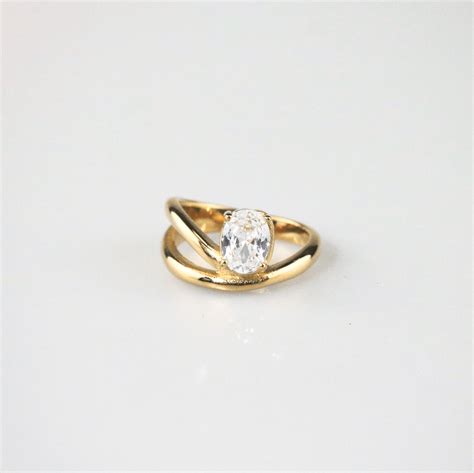 Solitaire Unite Curve Ring